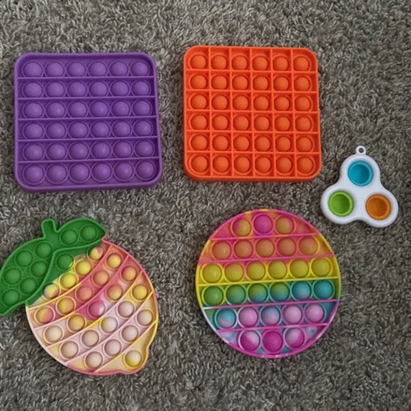 fidgets | Toys | 4 Pop Its And A Simple Dimple | Poshmark
